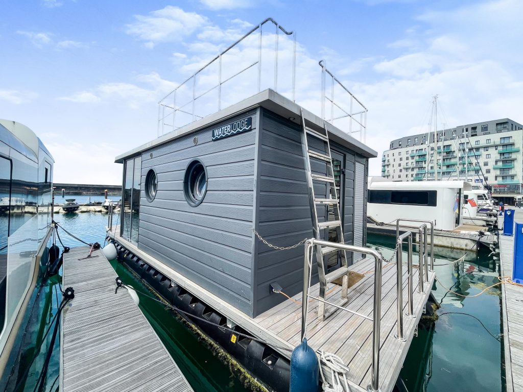 Stock & Preloved Waterlodges - Waterlodge - Floating Apartments
