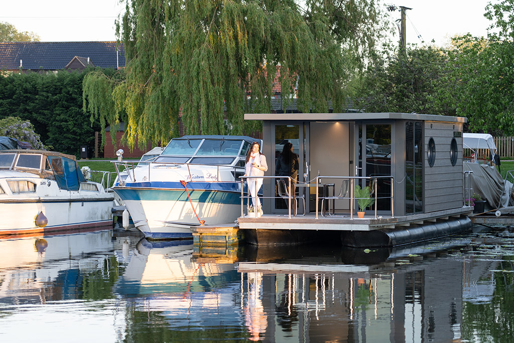 Life on Water - Waterlodge - Floating Apartments