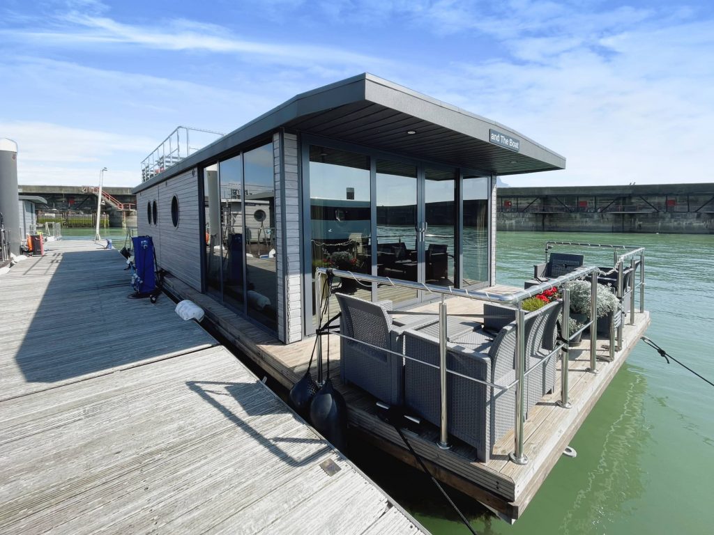 Stock & Preloved Waterlodges - Waterlodge - Floating Apartments