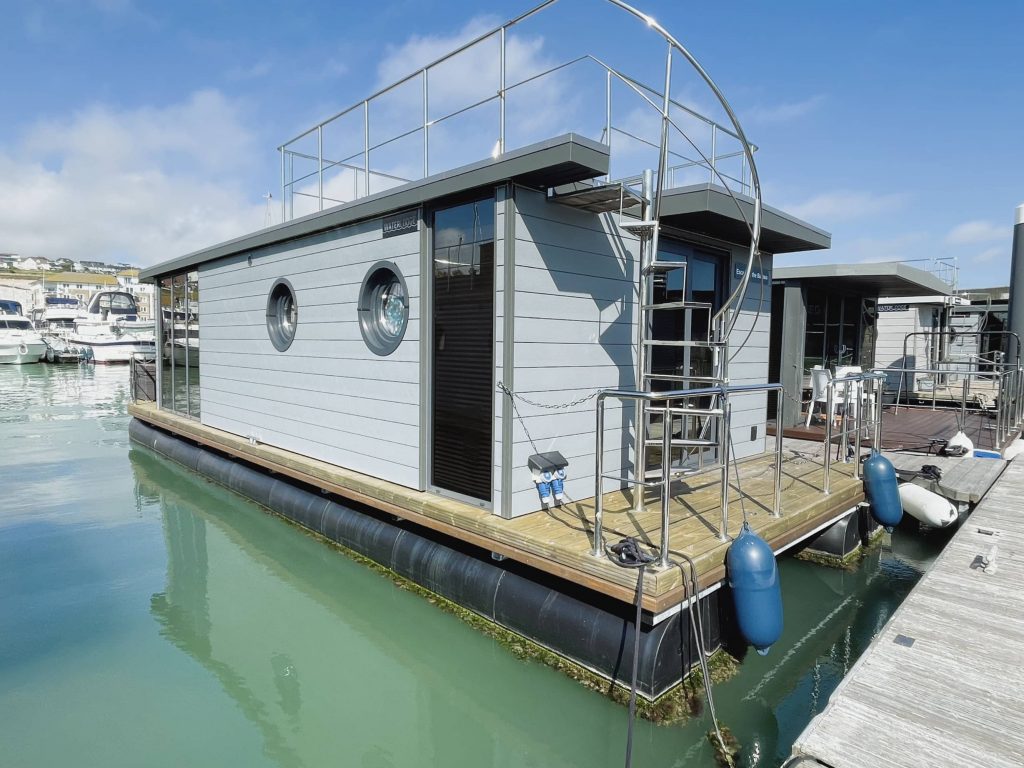 Stock & Preloved Waterlodges - Waterlodge - Floating Apartments