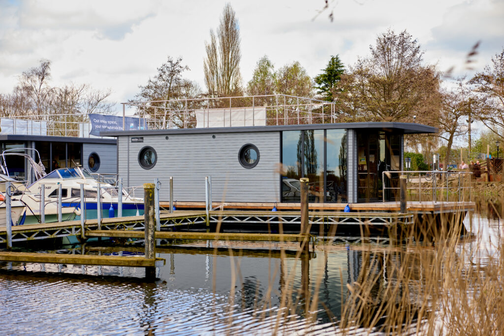 Stock & Preloved Waterlodges - Waterlodge - Floating Apartments