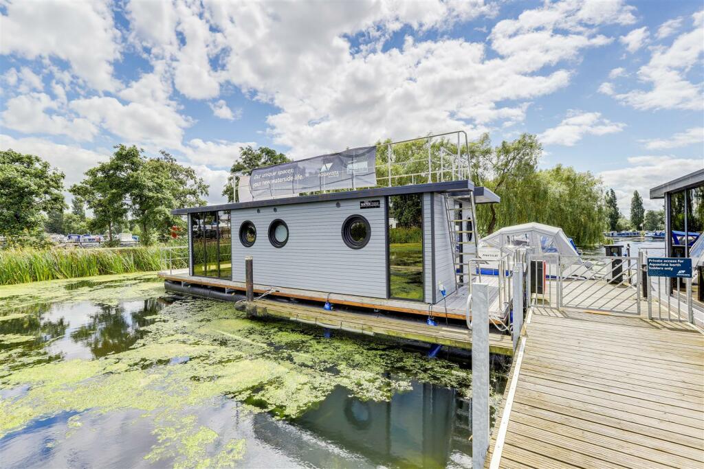Stock & Preloved Waterlodges - Waterlodge - Floating Apartments
