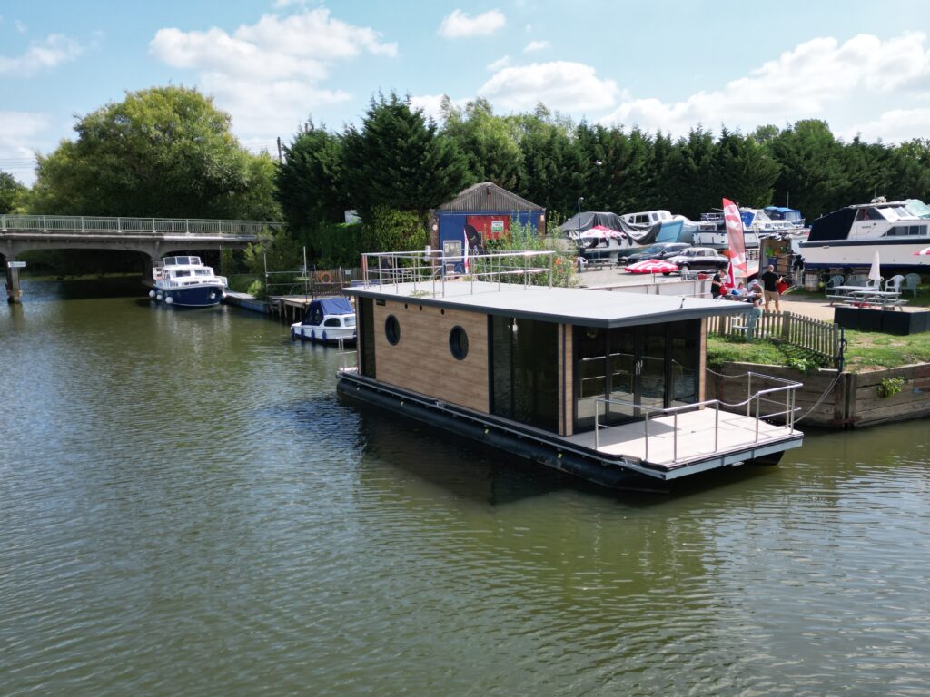 Stock & Preloved Waterlodges - Waterlodge - Floating Apartments